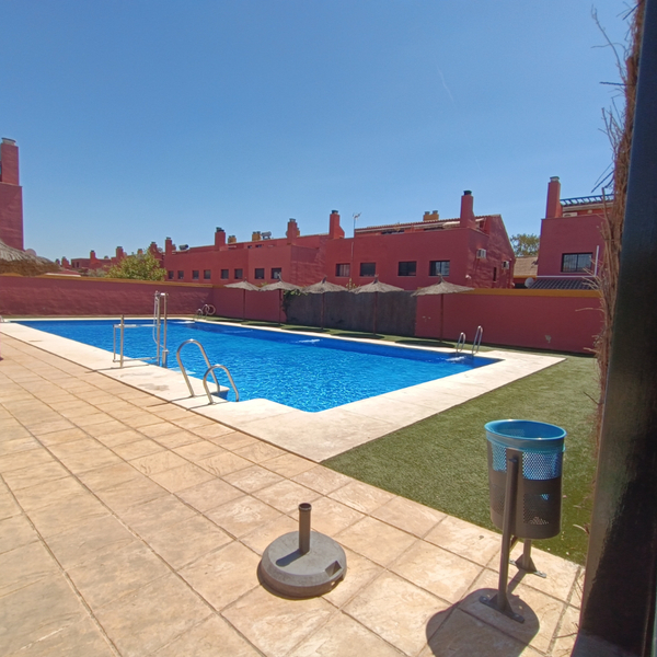 DUPLEX EN PLANTA BAJA EN RESIDENCIAL CON PISCINA Y ZONAS VERDES